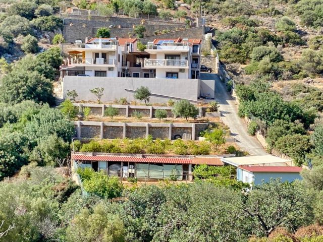 ΟΜΟΡΦΟ ΣΥΓΚΡΟΤΗΜΑ ΚΑΤΟΙΚΙΩΝ ΣΤA ΛΑΚKΩΝΙΑ ΠΛΗΣΙΟΝ ΑΓΙΟΥ ΝΙΚΟΛΑΟΥ